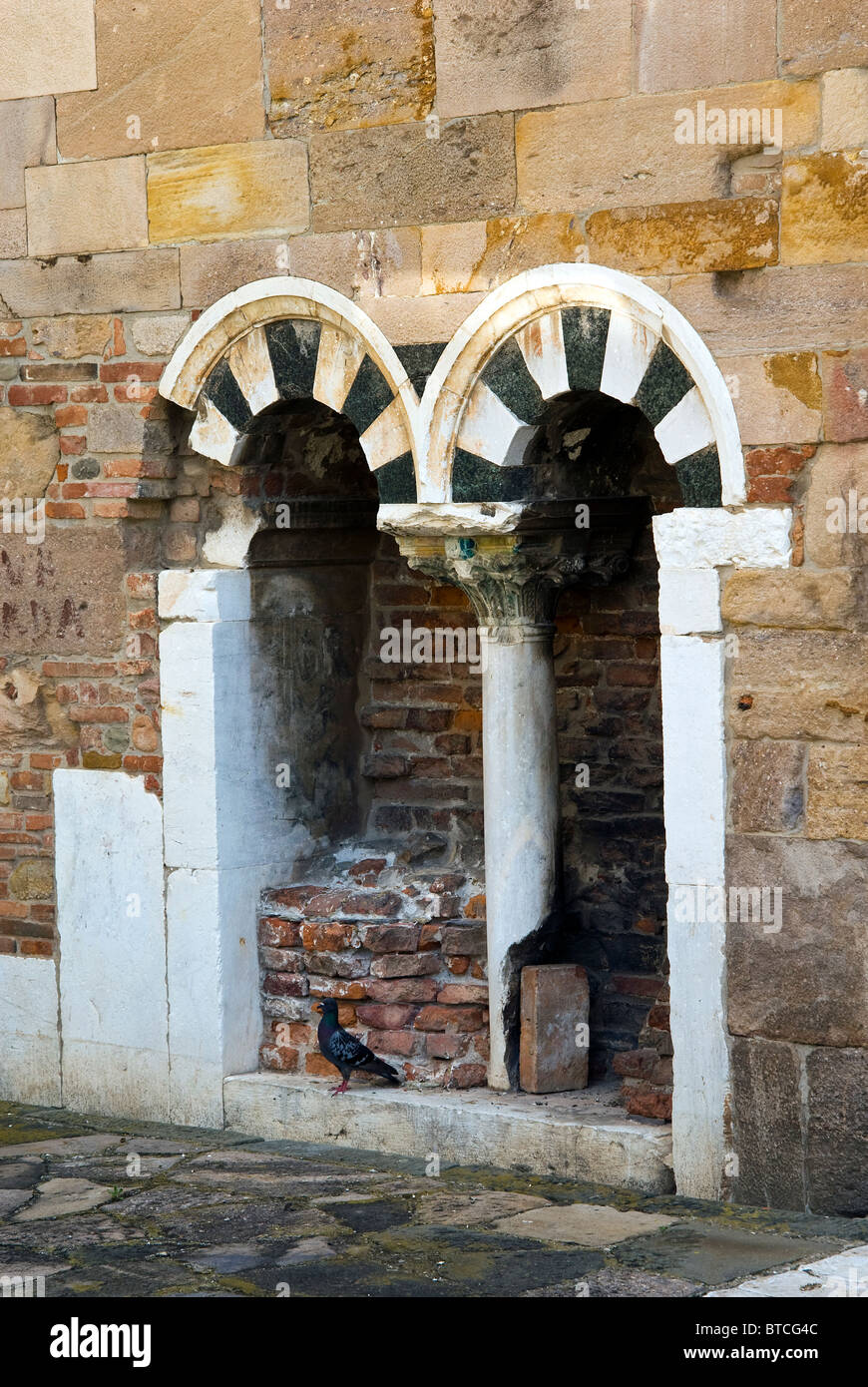 Bifora window hi-res stock photography and images - Alamy