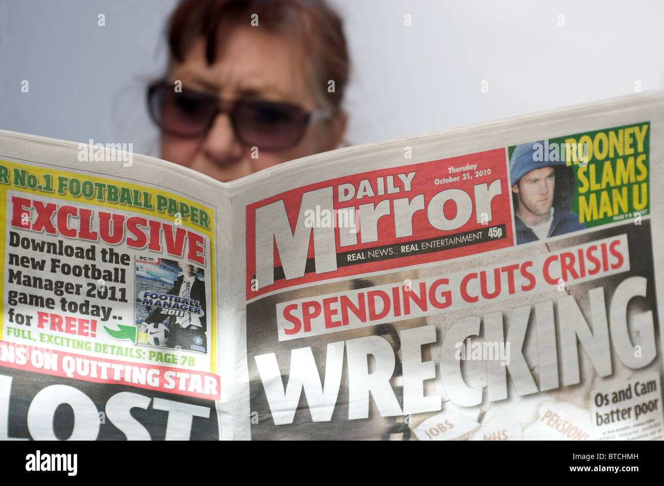 Daily mirror newspaper hi-res stock photography and images - Alamy