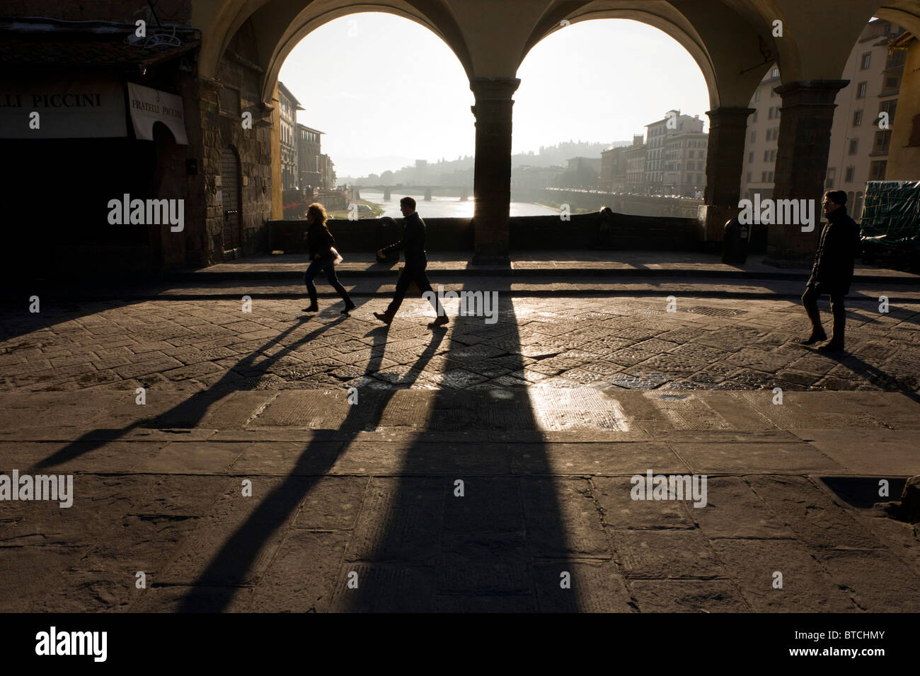 Ponte vecchio central arches hi-res stock photography and images - Alamy