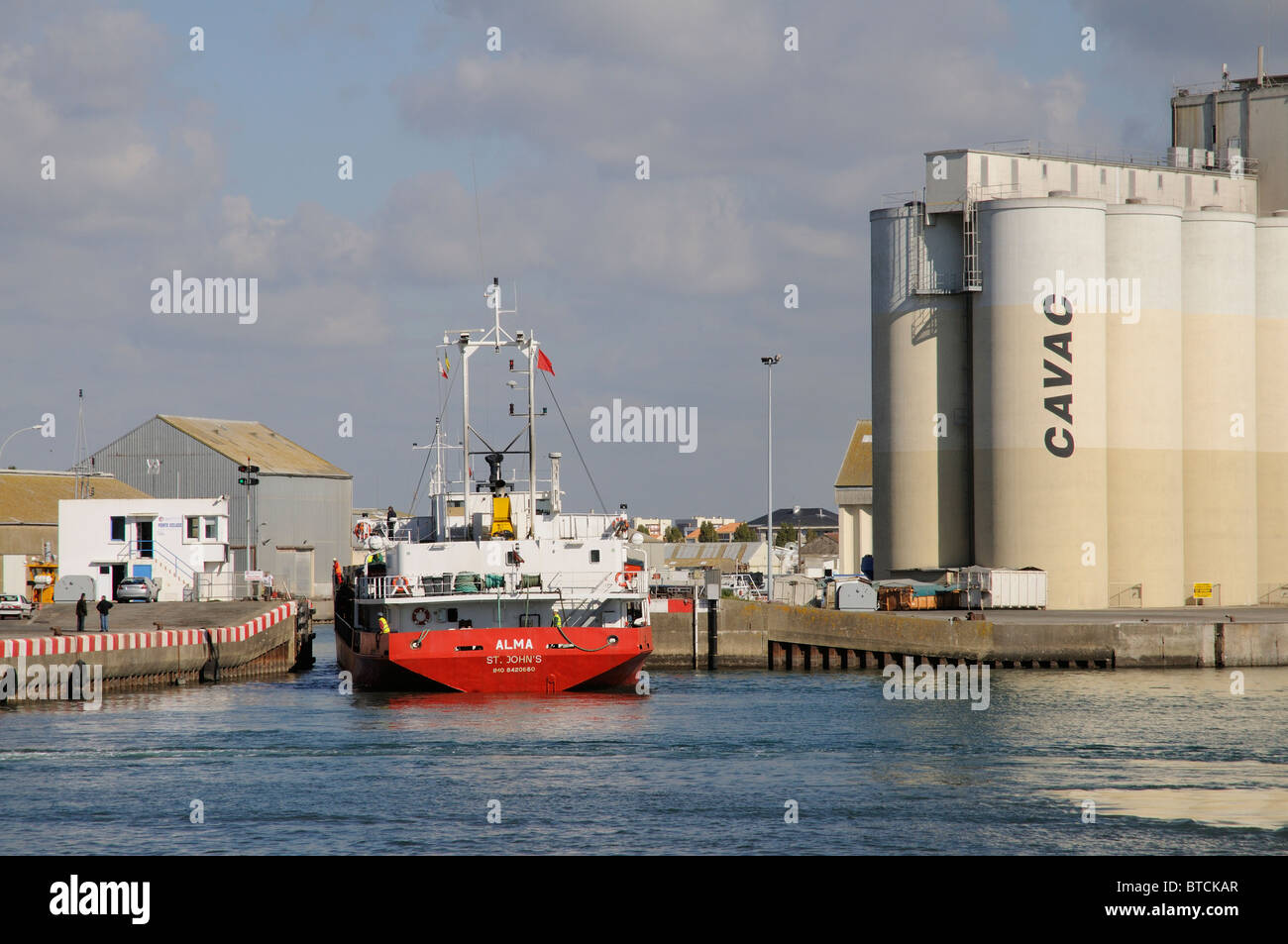 Grain cargo ship hi-res stock photography and images - Alamy