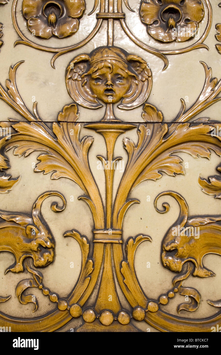 Close up of the tiles on Green Bricks pub, Hull Stock Photo - Alamy