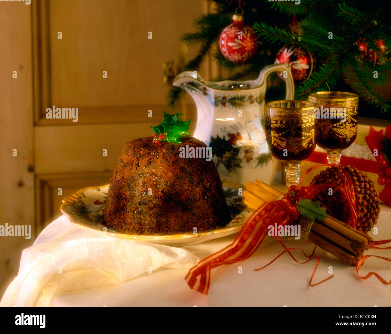 Traditional plum pudding hi-res stock photography and images - Alamy