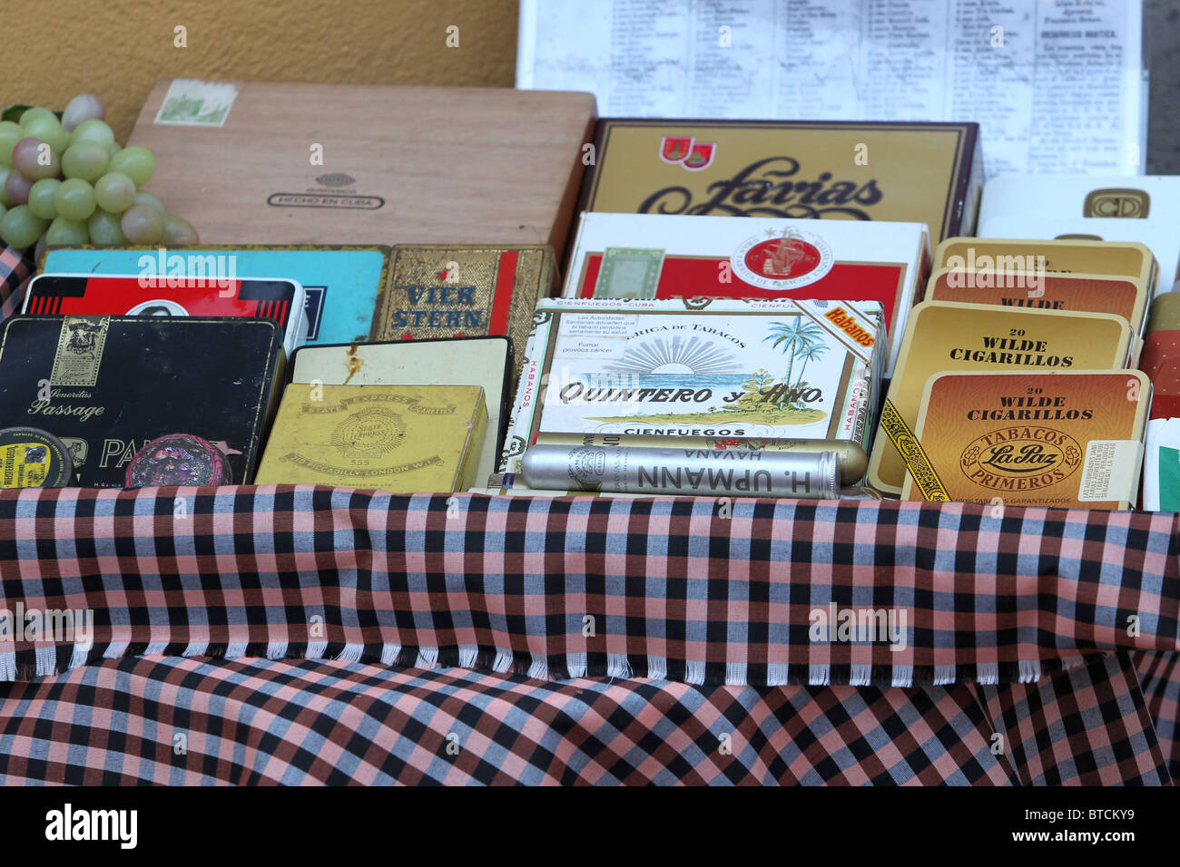 Cigar boxes hi-res stock photography and images - Alamy
