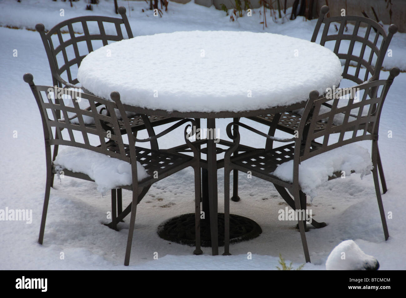 Patio table and chairs in deep snow Stock Photo - Alamy
