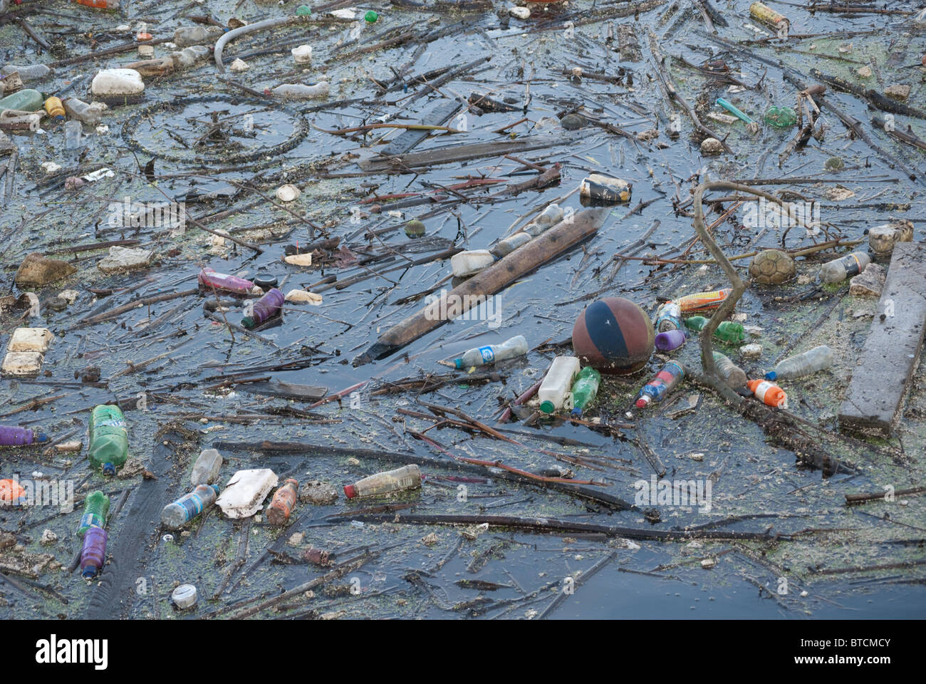Flotsam and jetsam hi-res stock photography and images - Alamy