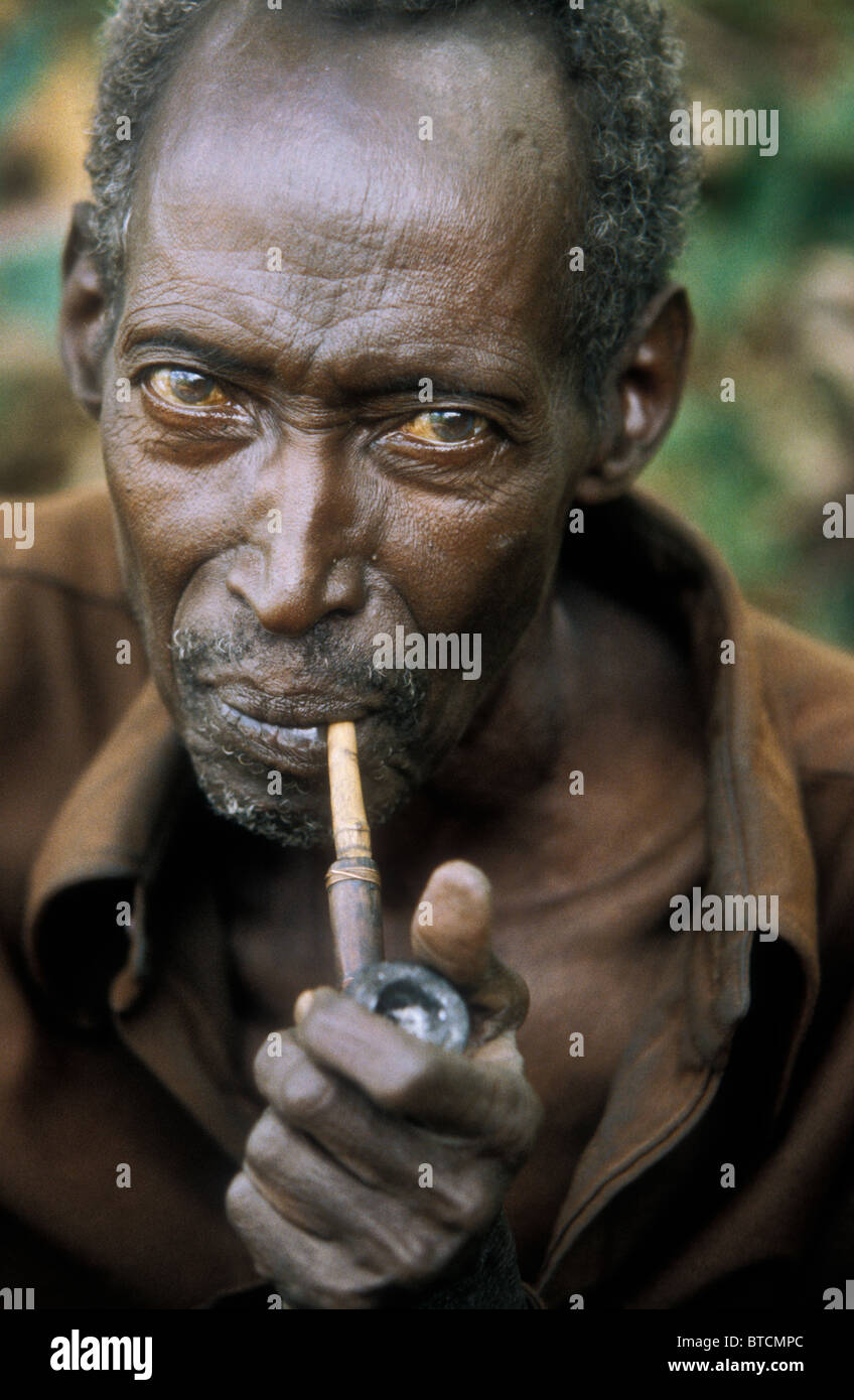 Rwanda portrait old man hi-res stock photography and images - Alamy