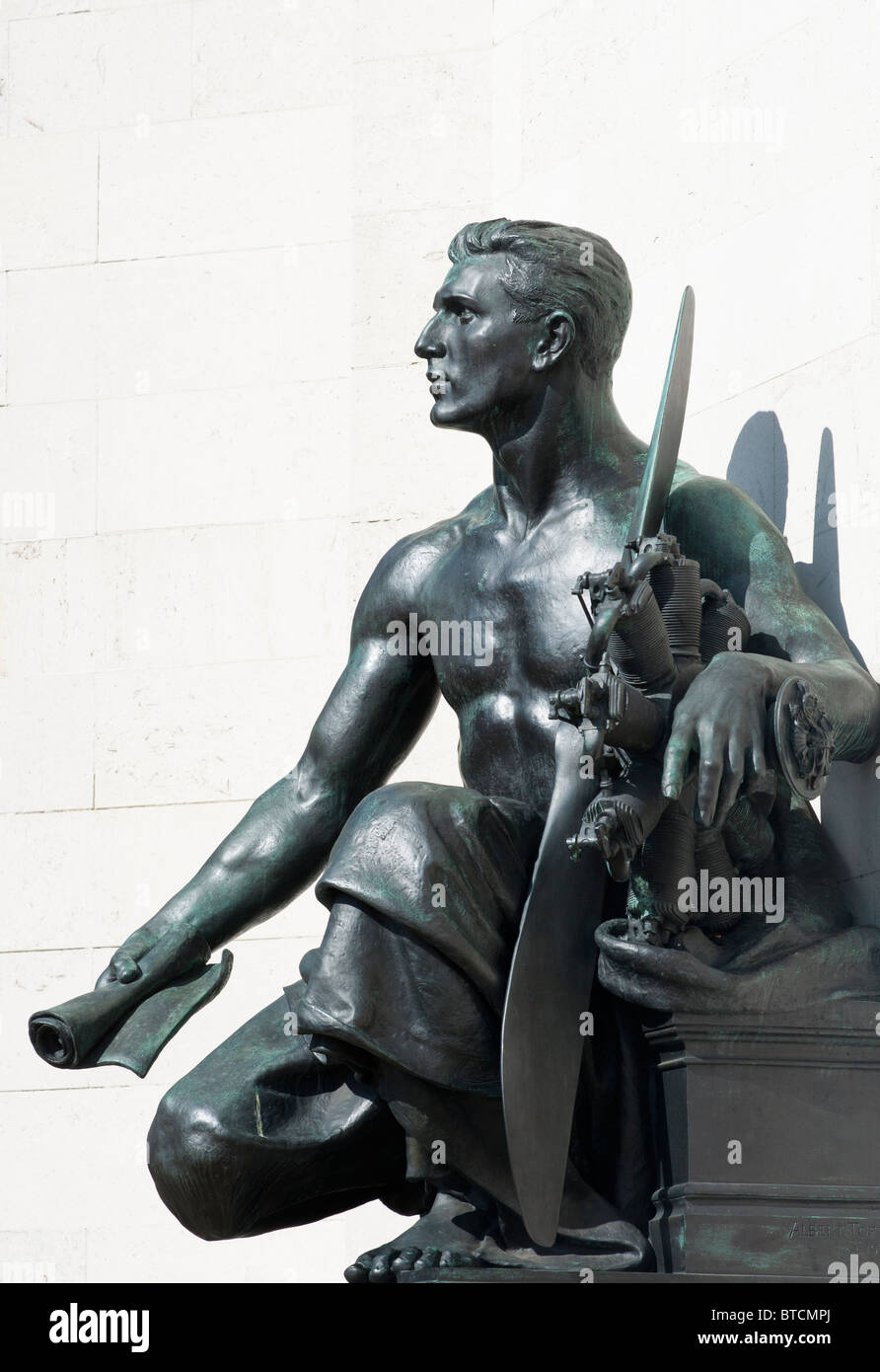 Statue at the "Hall of Memory" war memorial in Birmingham, UK Stock ...