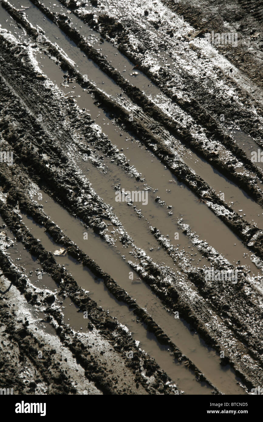 Tyre tracks crossing in mud hi-res stock photography and images - Alamy