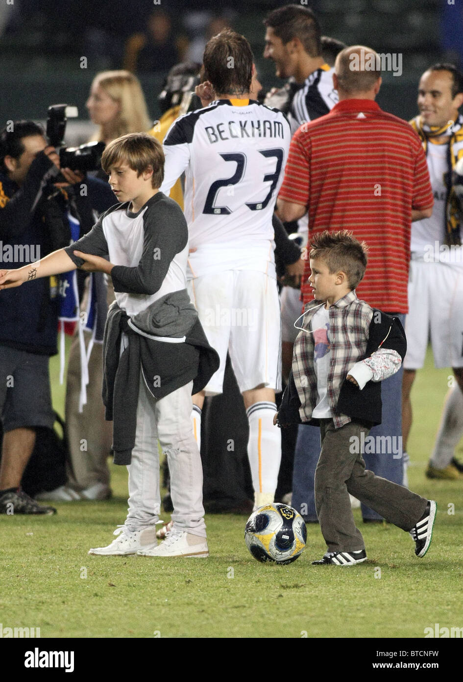 DAVID BECKHAM CRUZ BECKHAM BROOKLYN BECKHAM LA GALAXY V FC DALLAS ...