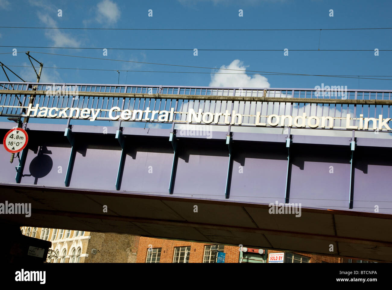 Overground railway bridge, Hackney Central, London Stock Photo - Alamy