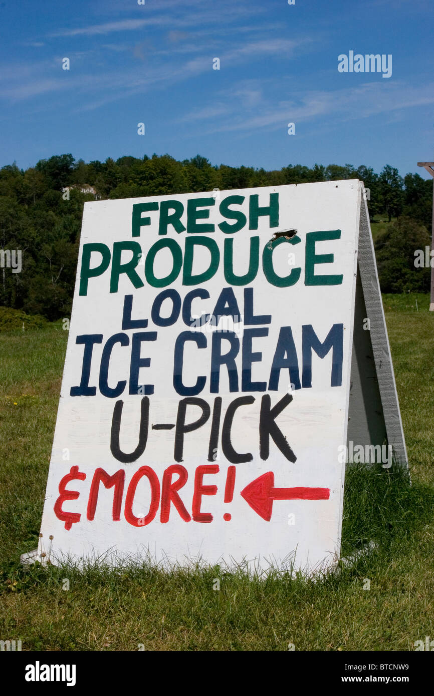 Vegetable produce fruit stand sign in the country Stock Photo - Alamy