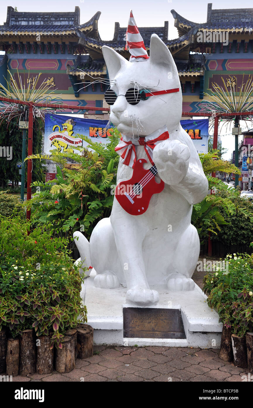 Cat statue in kuching sarawak hi-res stock photography and images - Alamy