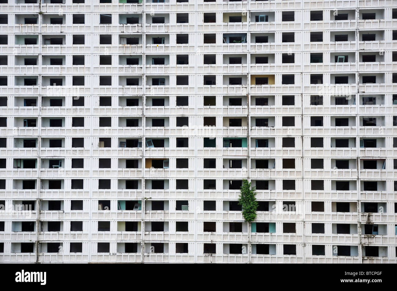 Abandoned apartment block hi-res stock photography and images - Alamy