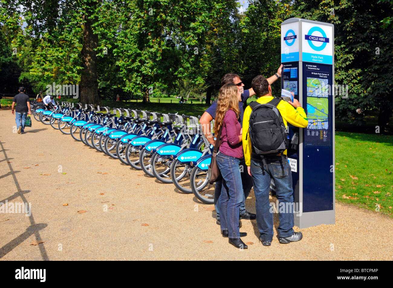 Tourists checking details of Boris Bike Hire Stock Photo - Alamy