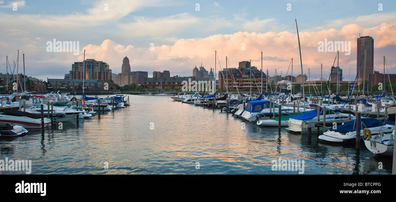 Panoramic of waterfront marina and city skyline of Buffalo New York at ...