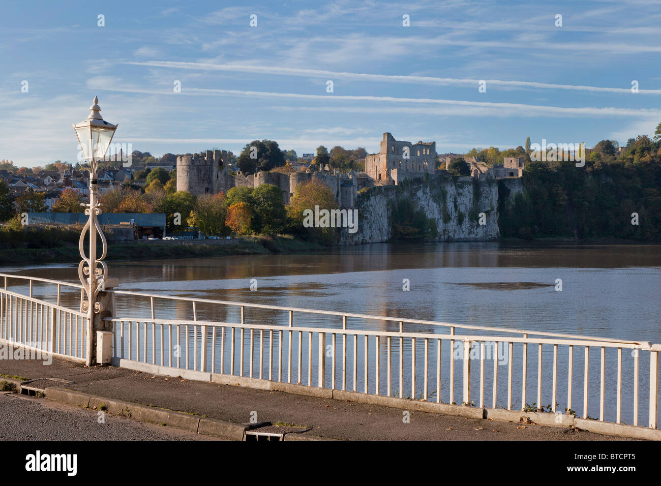 IRON BRIDGE OVER RIVER WYE AND CHEPSTOW CASTLE Stock Photo - Alamy