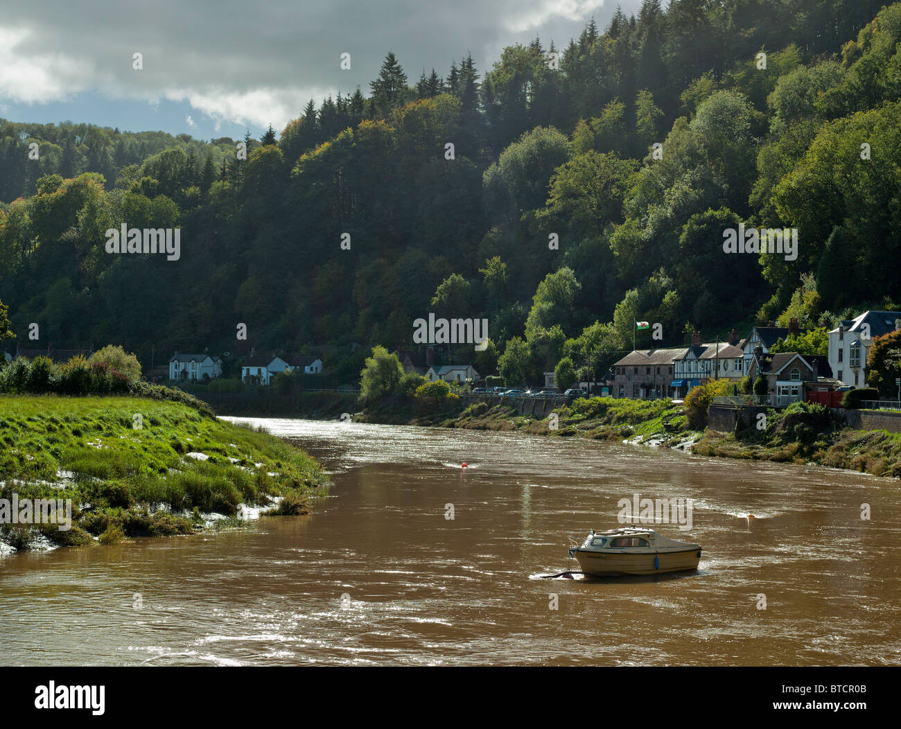 RIVER WYE AND TINTERN VILLAGE, WYE VALLEY Wales UK Stock Photo - Alamy