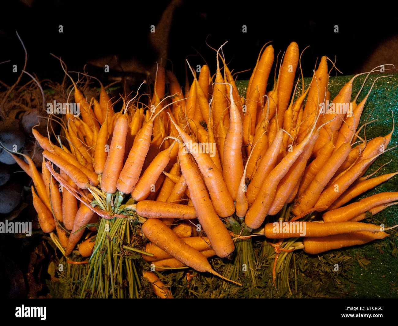 Carrots on stall in Borough Market, London October 2010 Stock Photo - Alamy