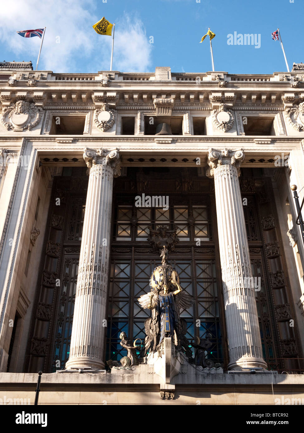 Selfridges store front hi-res stock photography and images - Alamy