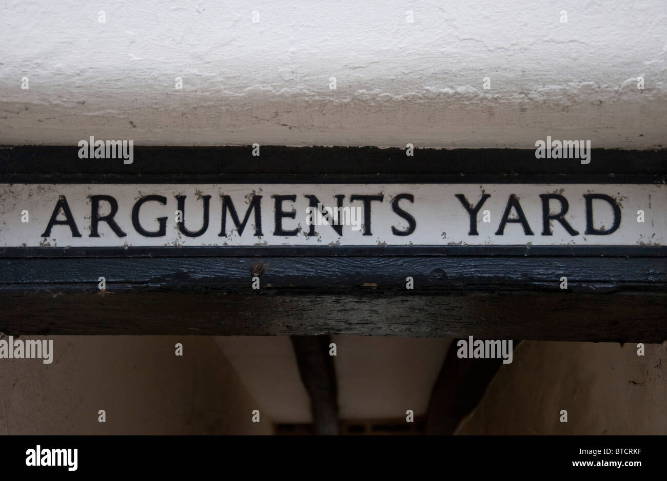 Sign above a doorway leading to 'Arguments Yard' Stock Photo - Alamy
