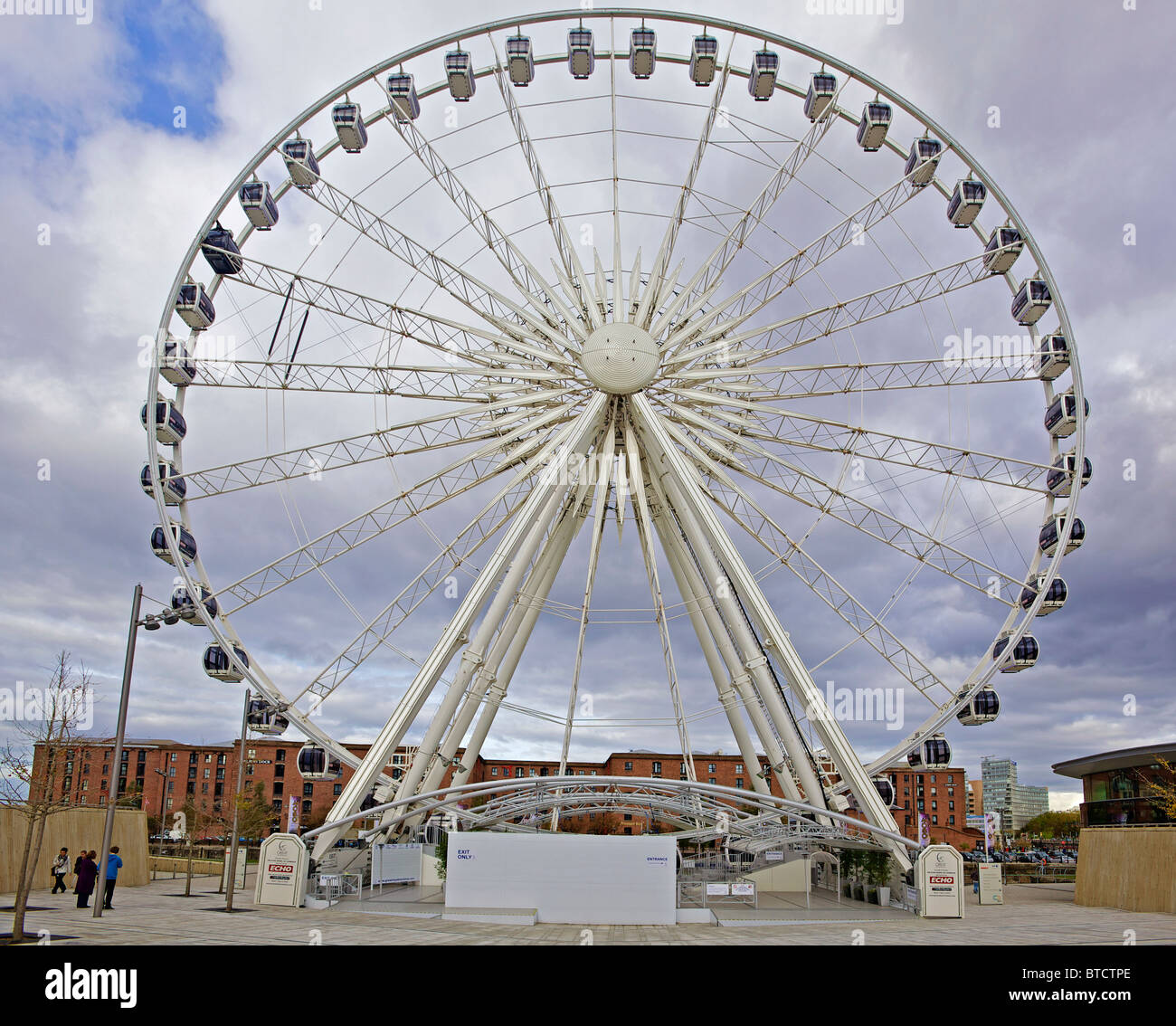 The Echo big ferris wheel at the Albert Dock Stock Photo - Alamy
