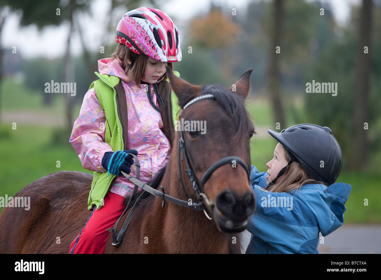 small girl riding a pony Stock Photo - Alamy