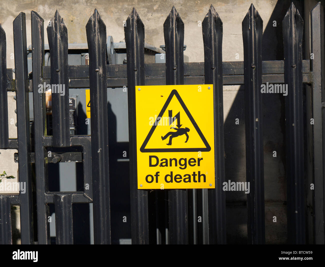 Electricity substation warning sign hi-res stock photography and images ...