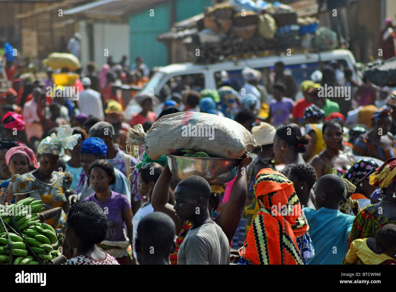 Bustling street scene in Man, Ivory Coast, West Africa Stock Photo - Alamy