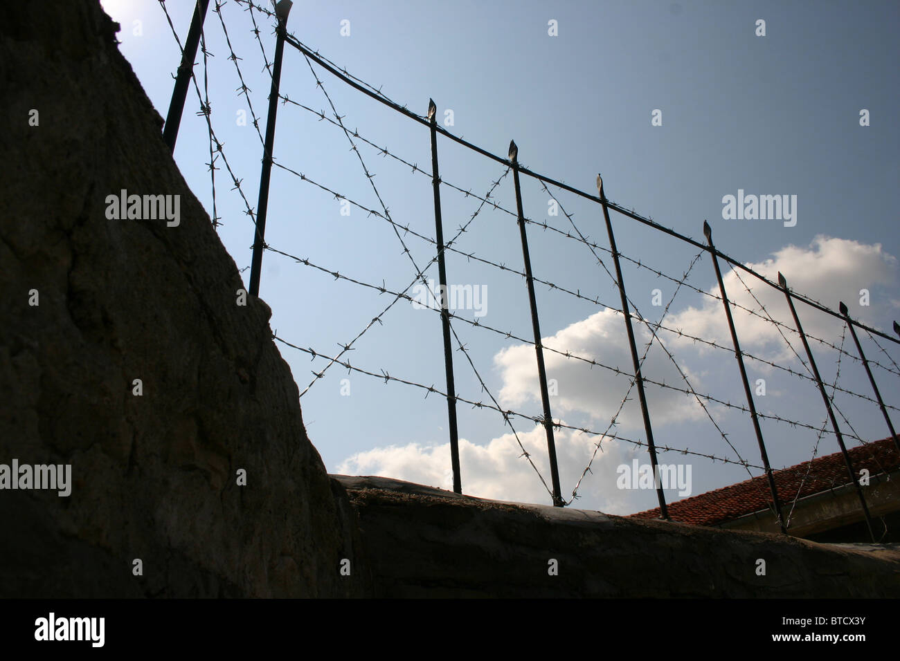 Prison wire or jail wire hi-res stock photography and images - Alamy