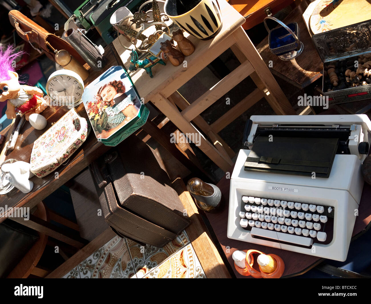 Second hand stall Brick Lane, East London October 2010 Stock Photo - Alamy
