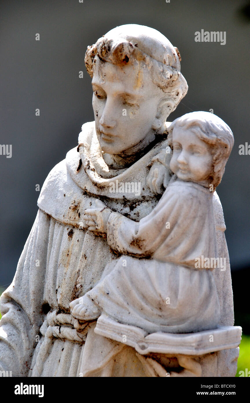 Statue de saint anthony hi-res stock photography and images - Alamy