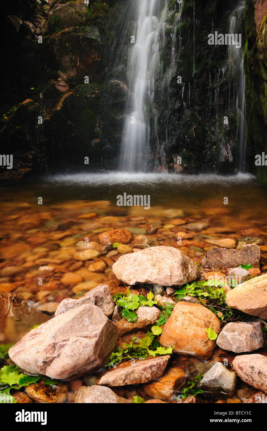 Scale force waterfall lake district hi-res stock photography and images ...