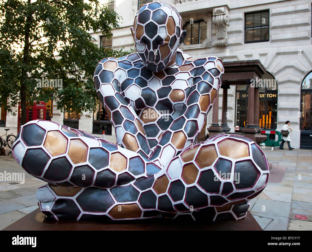 Sculpture "Trans-mutazione" by Rabarama (Paola Epifani) in City of ...