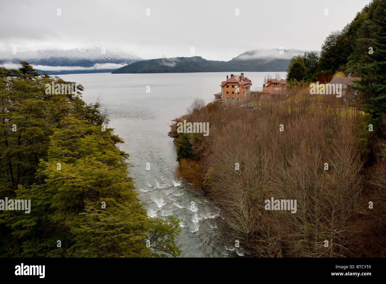 Villa la angostura river hotel hi-res stock photography and images - Alamy