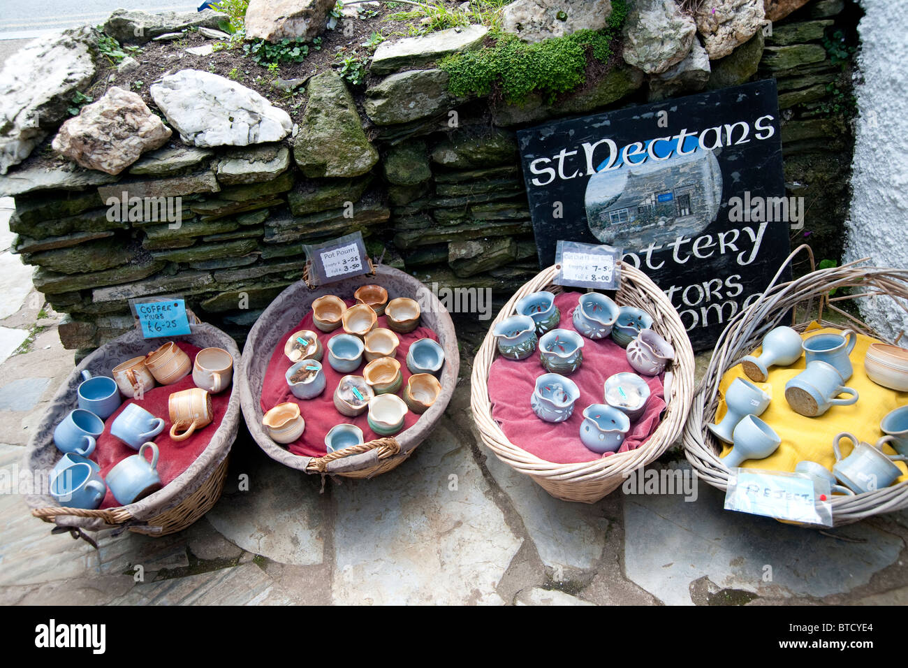 Traditional pottery shop in Tintagel, Cornwall, UK Stock Photo - Alamy