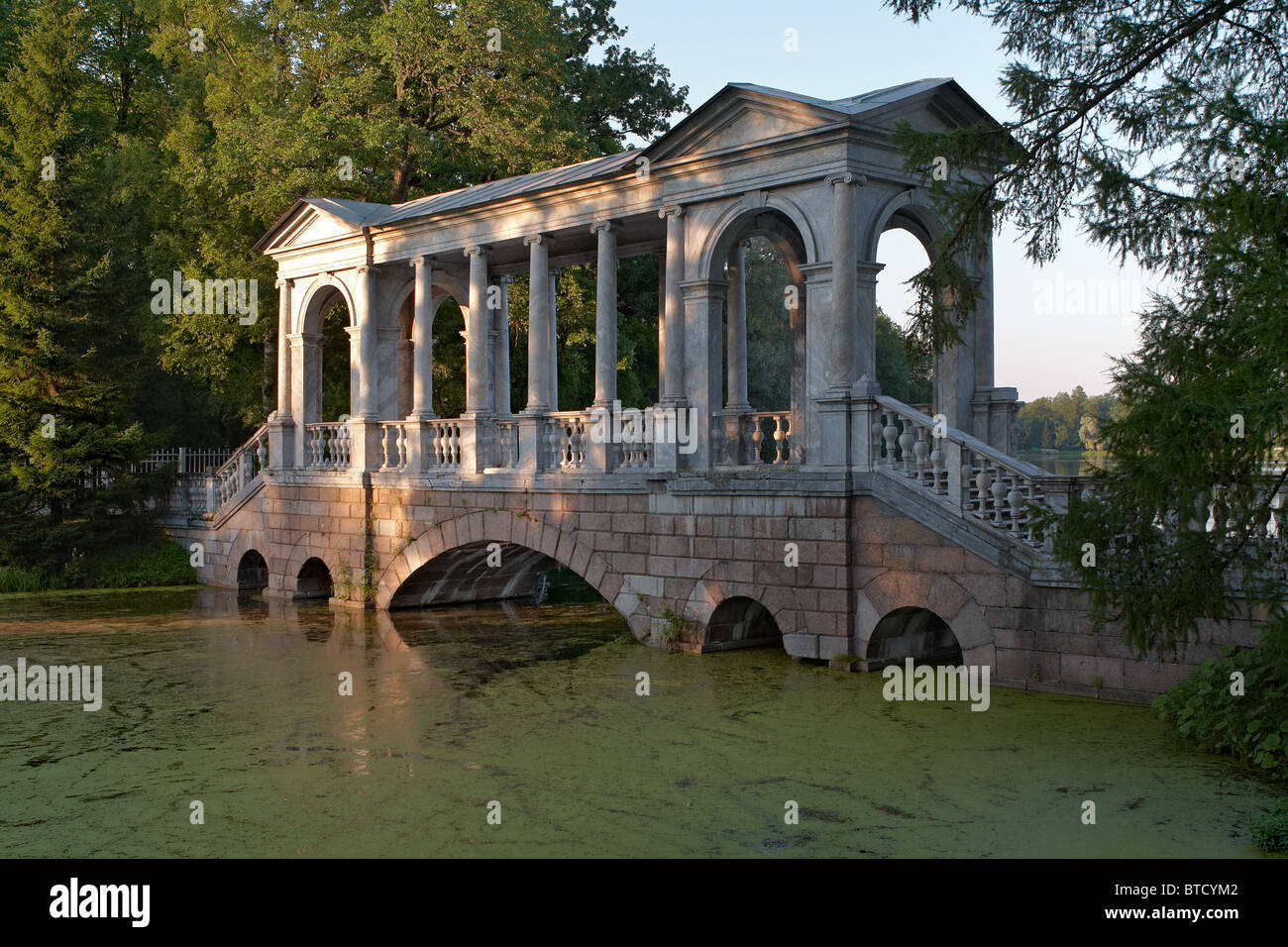 Russia golden bridge hi-res stock photography and images - Alamy