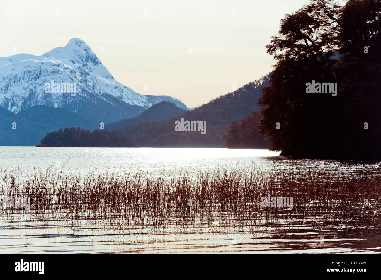 Lago espejo hi-res stock photography and images - Alamy