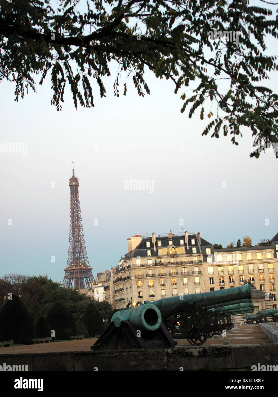 Paris 7th district hi-res stock photography and images - Alamy