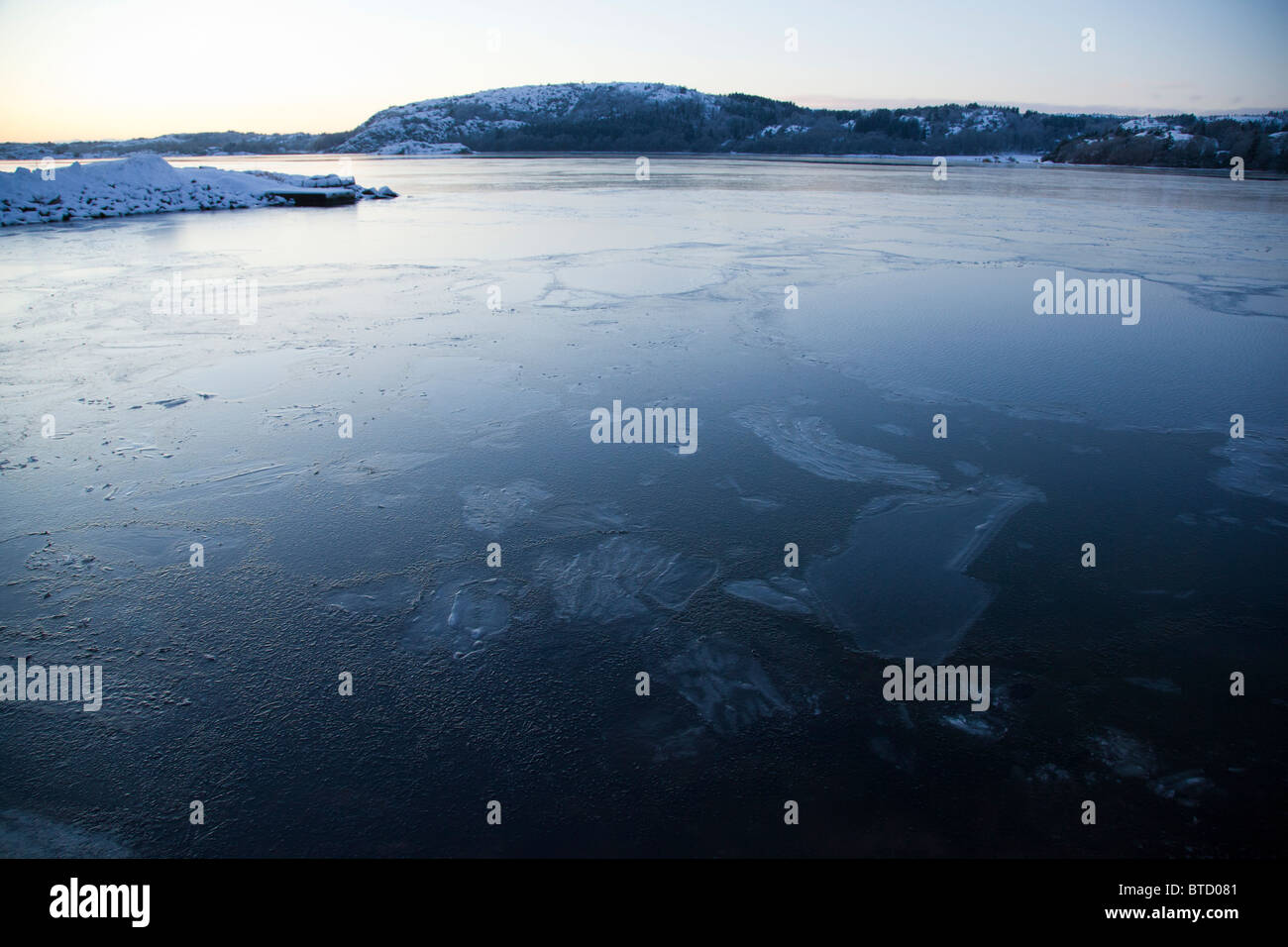 Icy bay hi-res stock photography and images - Alamy