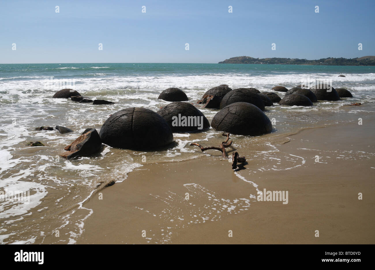 Moeraki Boulders on Koekohe beach in New Zealand Stock Photo - Alamy