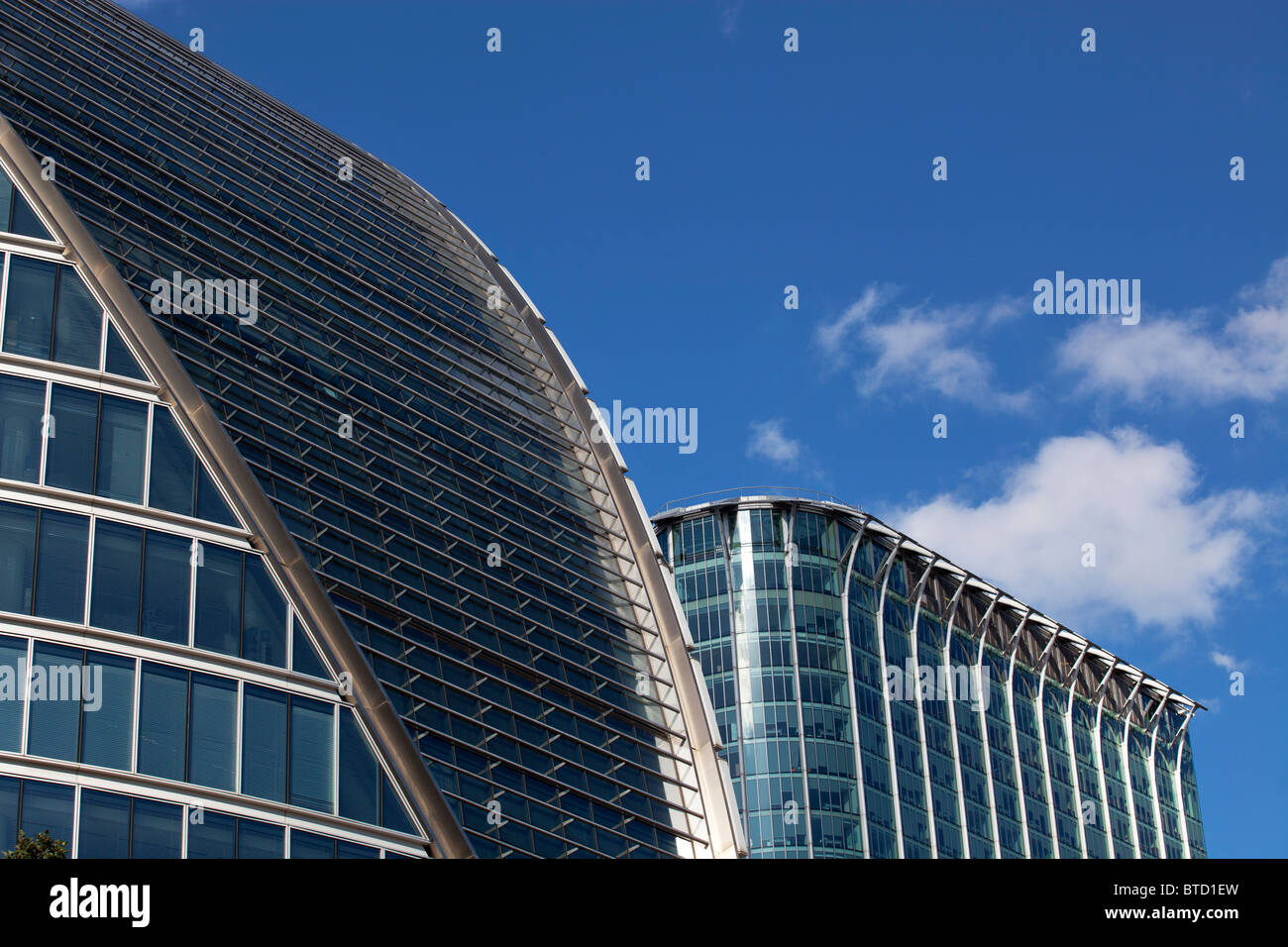 Buildingsskyscraper hi-res stock photography and images - Alamy
