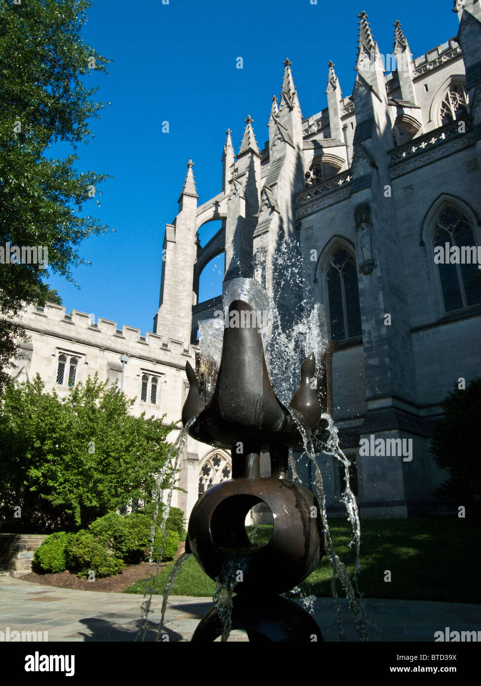 Washington national cathedral washington d c hi-res stock photography ...