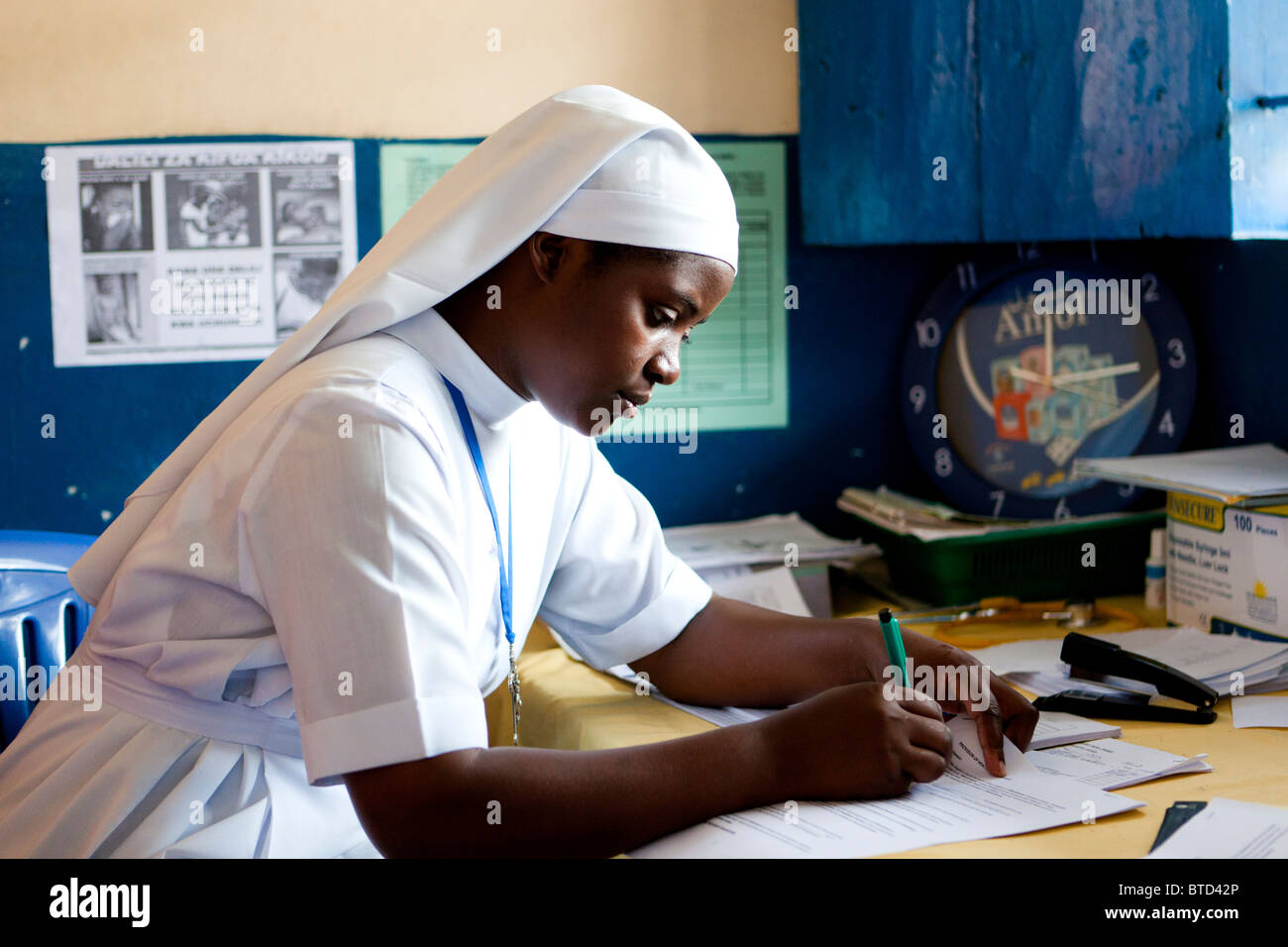 Nurse woman african africa hi-res stock photography and images - Alamy