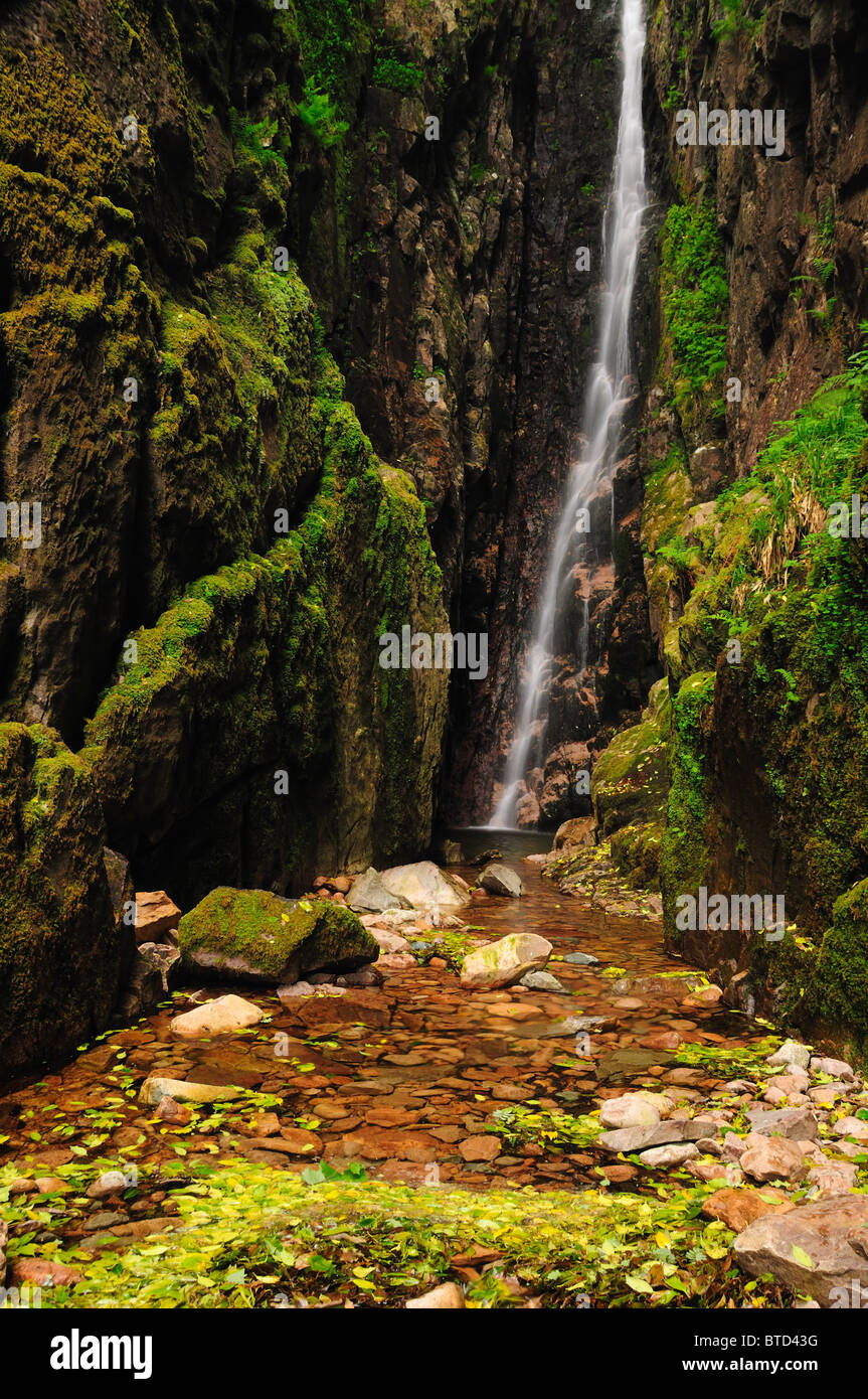 Scale force waterfall lake district hi-res stock photography and images ...
