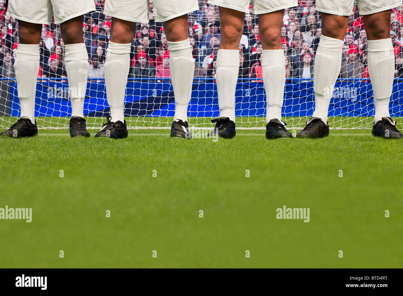 Defensive wall football hi-res stock photography and images - Alamy