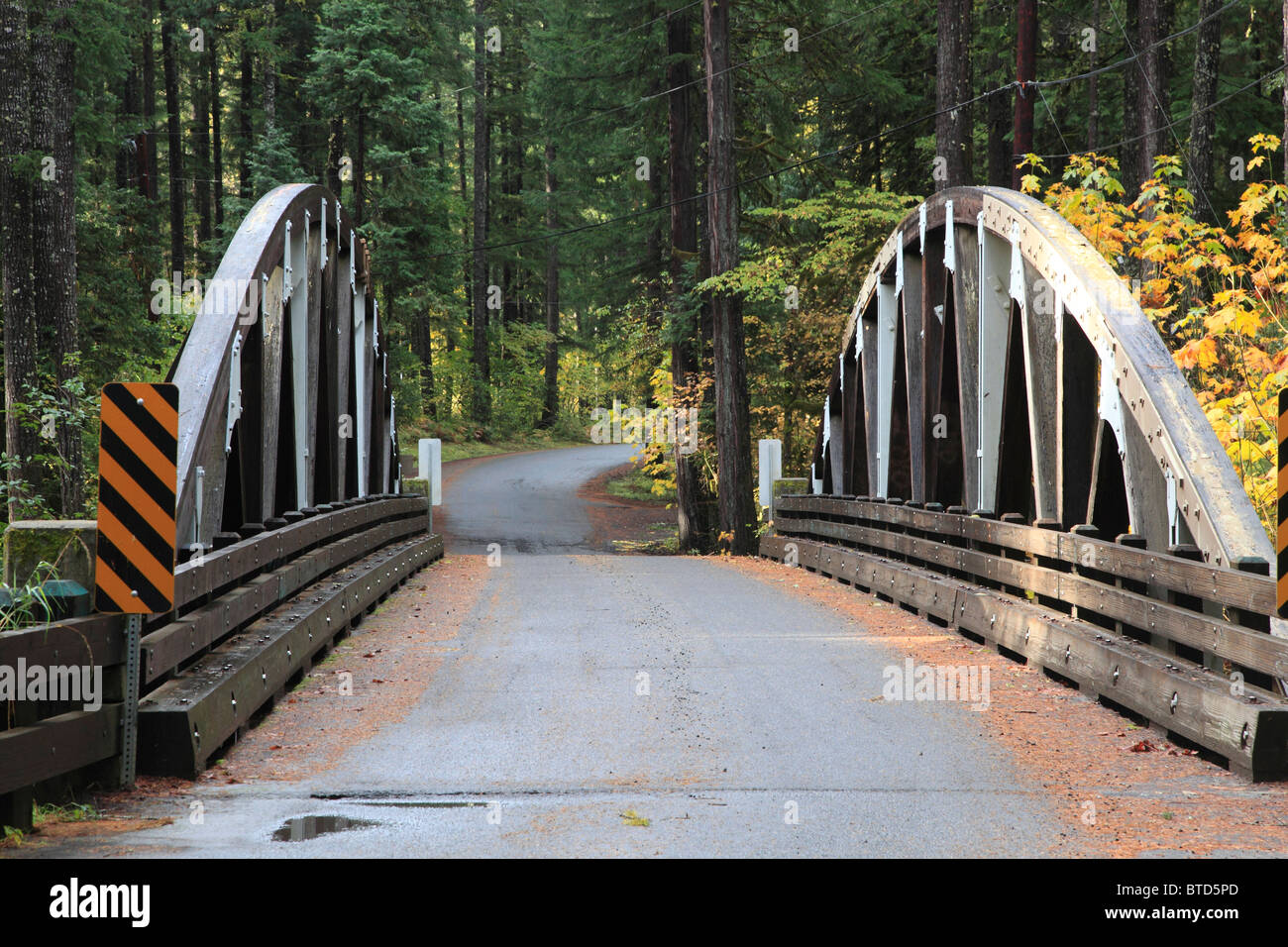 An old arch bridge on a country road in Oregon (USA Stock Photo - Alamy