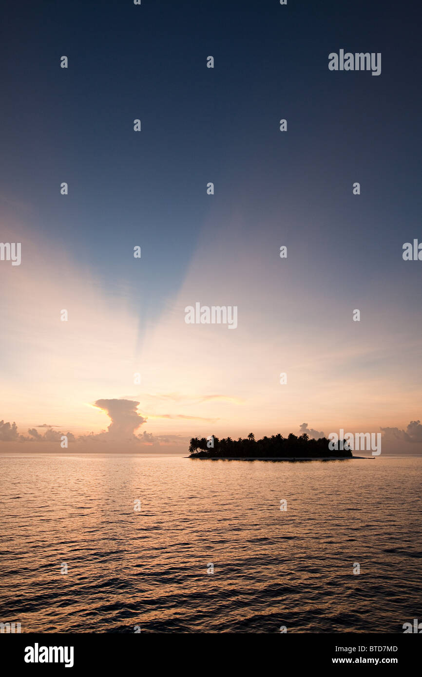 Southern huvadhu atoll hi-res stock photography and images - Alamy