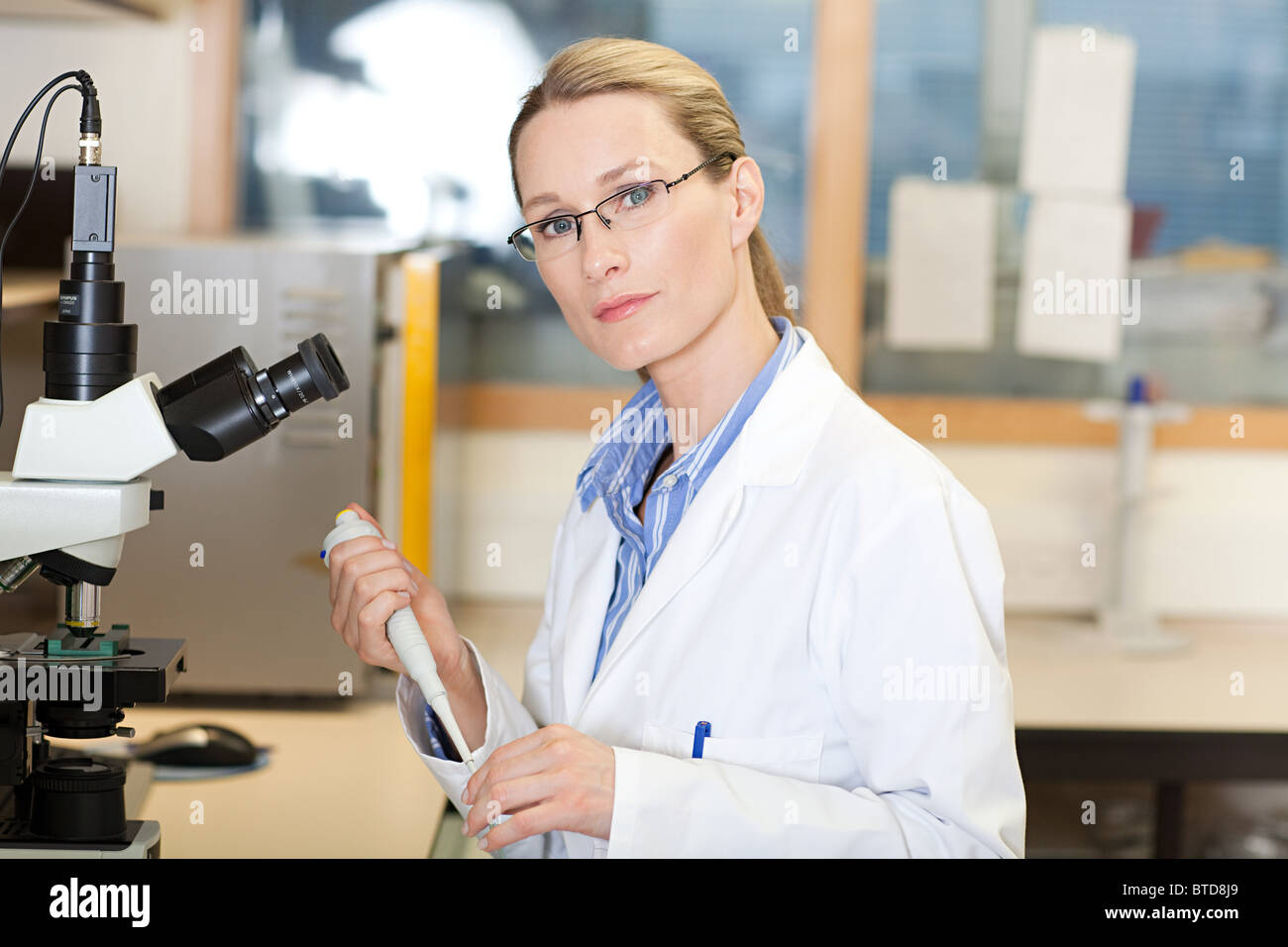 Female doctor in laboratory Stock Photo - Alamy