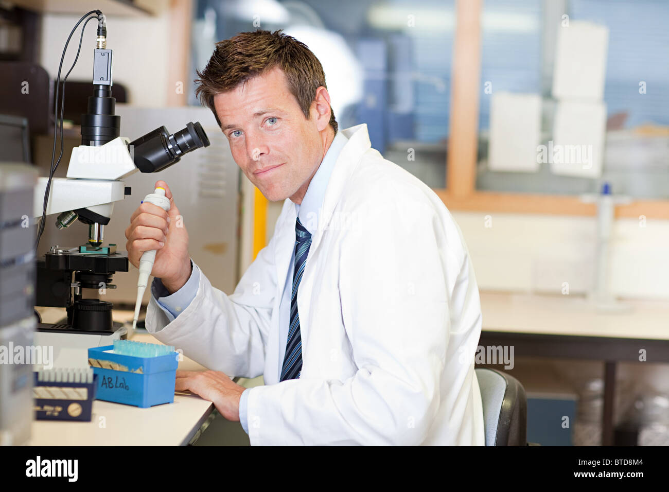 Male eye doctor using hi-res stock photography and images - Alamy