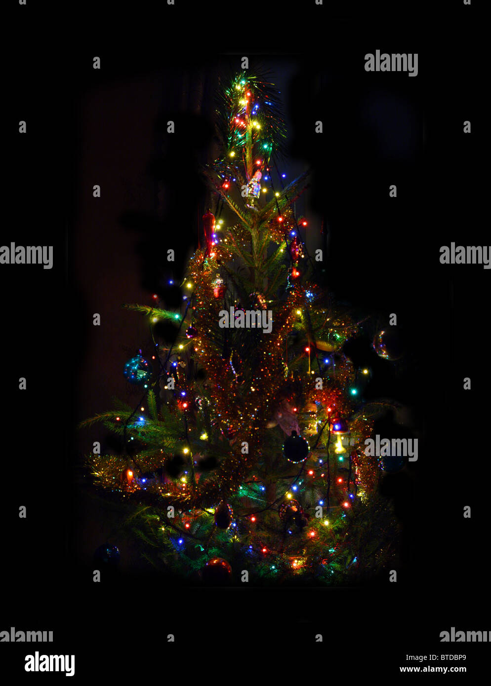 Lighting the tree hi-res stock photography and images - Alamy